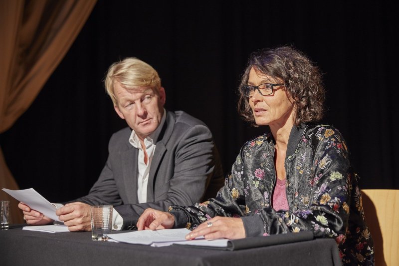 Ulrike Folkerts und Clemens von Ramin lesen "Die Blechtrommel" | Kultur ...