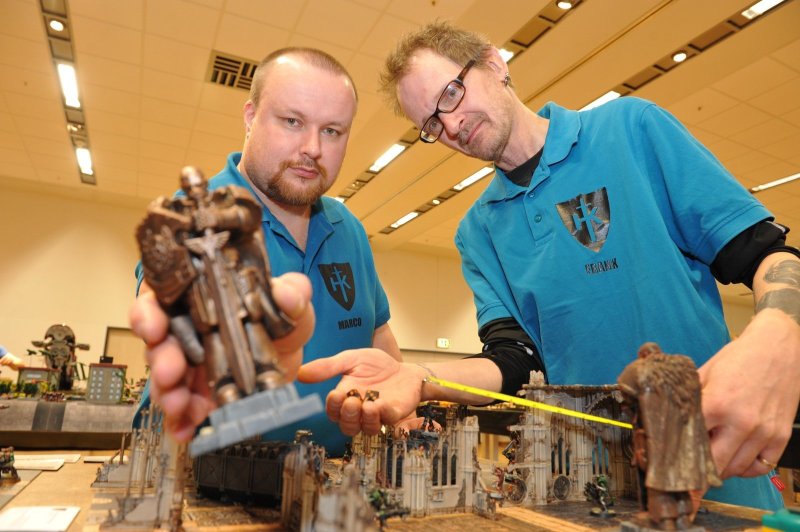 Modellbauer zeigen ihre kreative Seite in der Phoenix-Contact-Arena ...