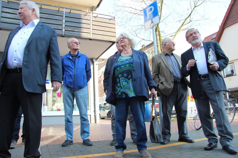 Die gelben Markierungen verschwinden | Lokale Nachrichten aus Lage - LZ.de