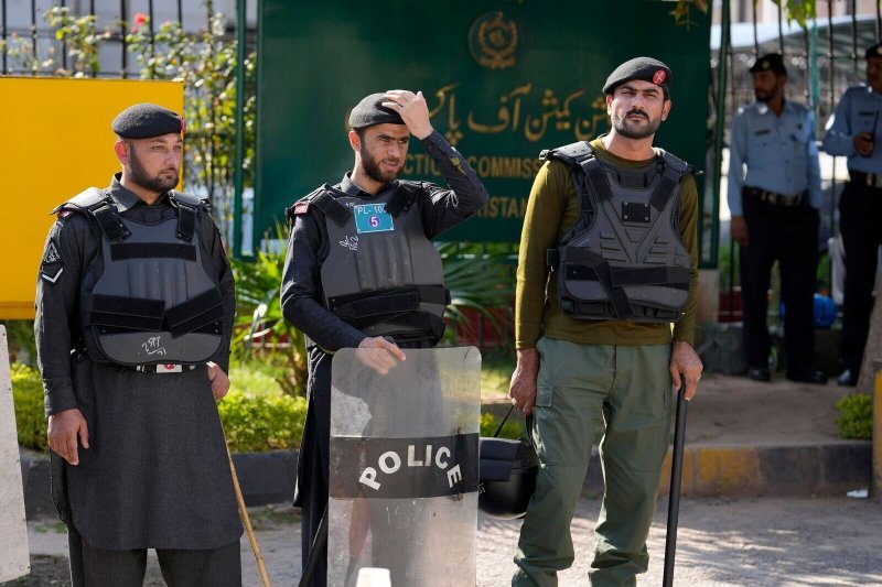 Zehn Tote bei Angriff auf Polizeiwache in Pakistan | Nachrichten aus ...