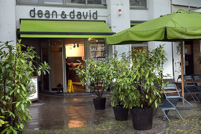 "Dean and David" eröffnet kleinste Filiale Deutschlands in Bielefeld ...