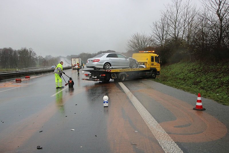 Schwerer Unfall auf der A2 zwischen Bad Oeynhausen und Vlotho | Nachrichten aus Ostwestfalen ...