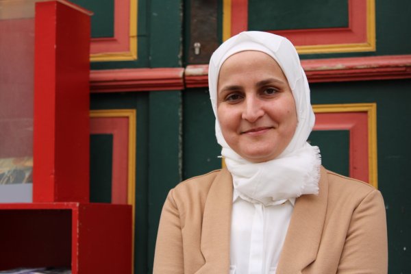 Flucht aus Syrien: Wie Hanan Faour in Detmold Fuß fasste | Lokale ...