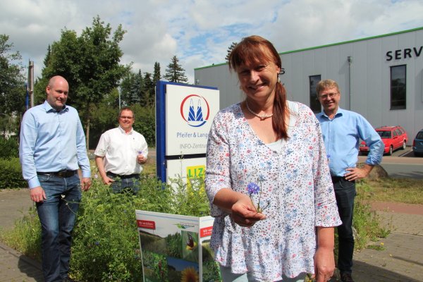 Lagenser Zuckerfabrik verwandelt tote Flächen in Blühstreifen | Lokale ...