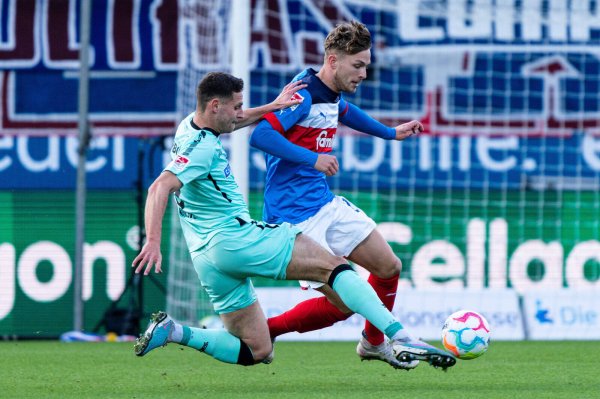 Ein diskutabler Pfiff trübt das Startelf-Comeback des Paderborner ...