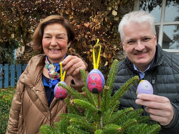 Glücks-Ostereier schmücken den Weihnachtsbaum | Lokale Nachrichten aus ...
