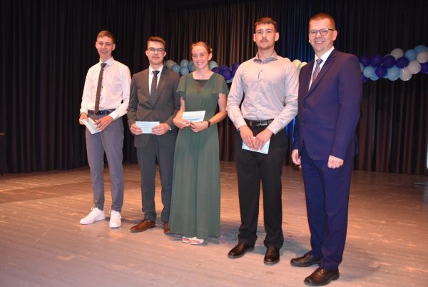 Lagenser Realschulabsolventen gehen jetzt neue Wege | Lokale ...