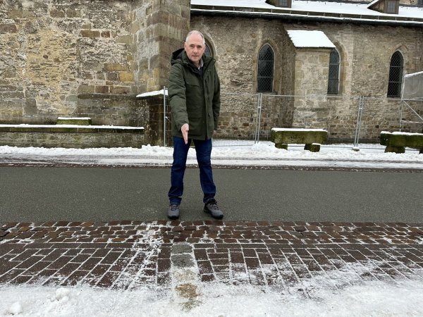 Dieses Dorf bei Bad Driburg liegt 36 Minuten vor London | Nachrichten ...