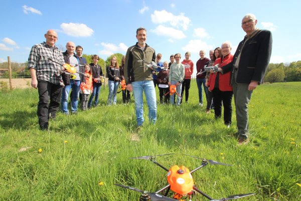 Lebensrettung für Rehkitze aus 25 Metern Höhe | Lokale Nachrichten aus ...