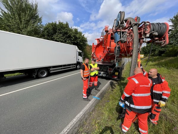 Stress auf der B238: "Überraschungs-Baustelle" sorgt für Stau zwischen ...