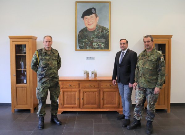Festsaal in der Rommel-Kaserne erinnert an Oberst Volker Rönnike ...