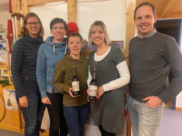 Montessori-Glühwein kommt pünktlich und in Flaschen | Lokale ...