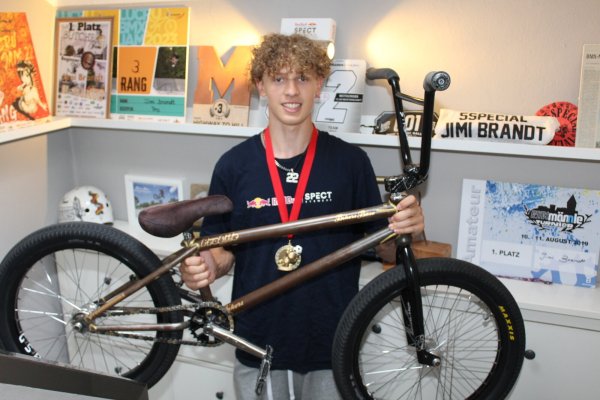 Lagenser BMX-Talent stellt Weltrekord auf | Lokale Nachrichten aus Lage ...