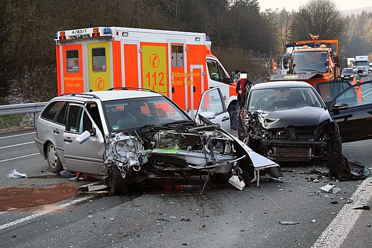 Fünf Verletzte bei zwei schweren Unfällen auf der B1 | Lokale Nachrichten aus Horn-Bad Meinberg ...