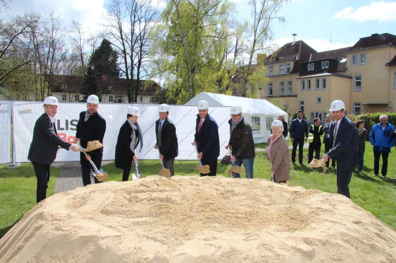 Spatenstich für das neue Karolinenheim in Lage | Lokale Nachrichten aus ...