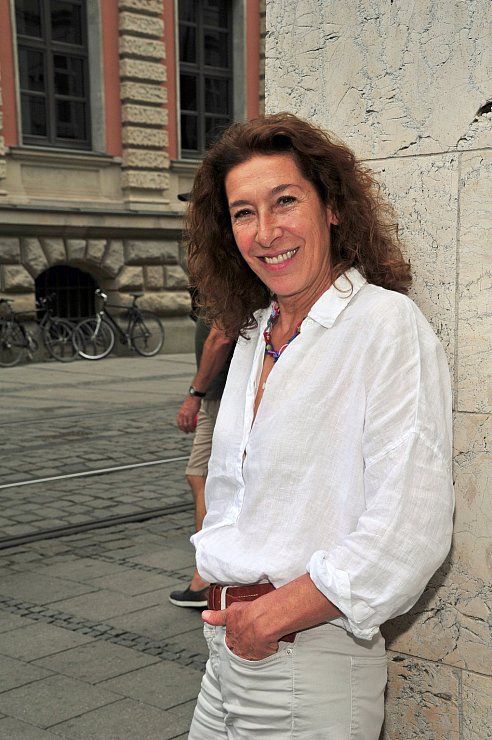 Adele Neuhauser war erst spät mit sich im Reinen | Neues aus dem ...