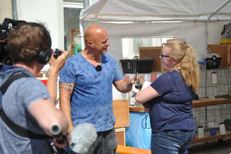 VOX-Moderatoren machen beim Kanin-Hop-Turnier in Lemgo mit | Lokale ...