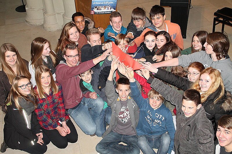 Schüler weisen mit Gottesdienst in St. Marien auf Flüchtlingselend hin ...