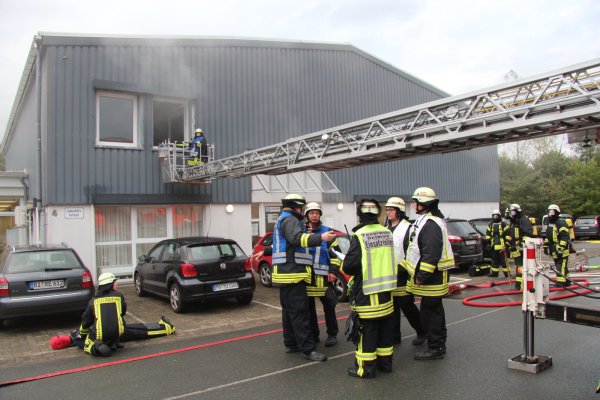 Detmolder Feuerwehr trainiert Ernstfall in der Werre-Werkstatt | Lokale Nachrichten aus Detmold ...