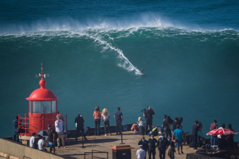 Portugal: Brasilianischer Surfer stirbt in Wellen vor Nazaré ...