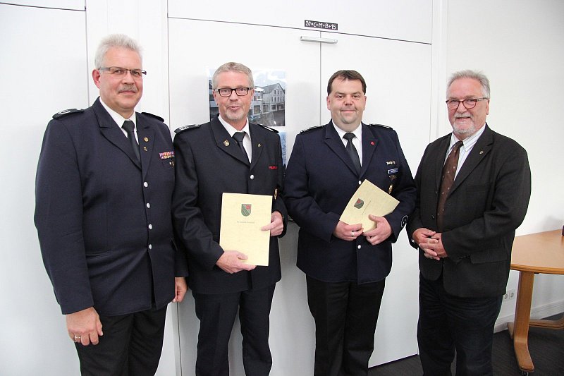 Nach Rücktritt der Feuerwehr-Chefs: Hitzige Diskussion entbrennt bei ...