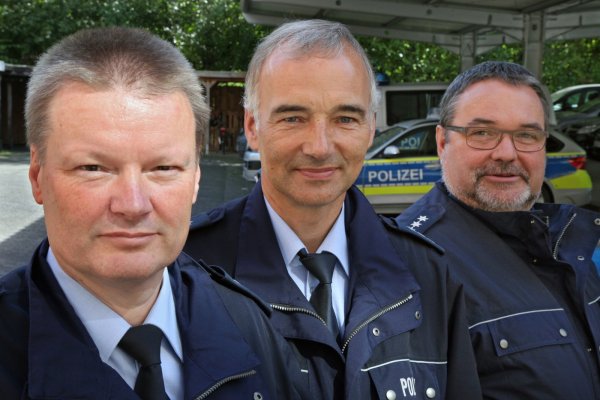 Vier neue Bezirksbeamte gehen künftig in Lippe auf Streife | Lokale ...