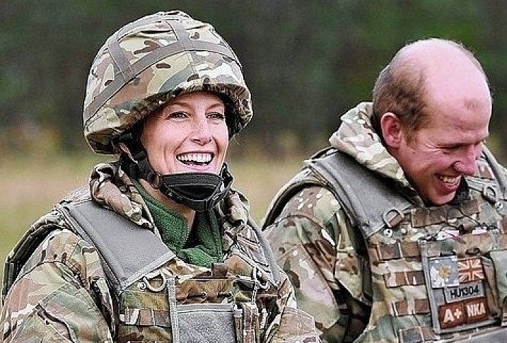 Englische Gräfin ist Ehrengast bei Militär-Wettbewerb in Paderborn ...