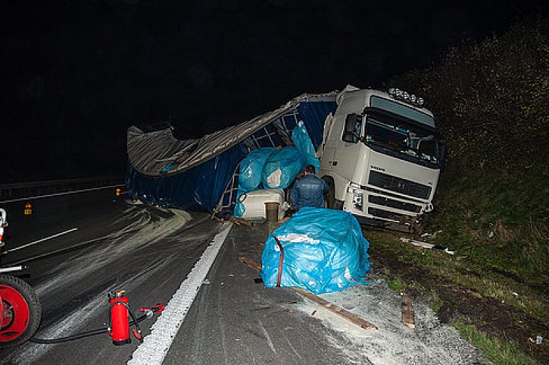 A2 nach Lkw-Unfall bei Exter gesperrt | Nachrichten aus Ostwestfalen-Lippe - LZ.de