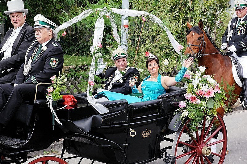 Bad Meinberger Schützen feiern ihre neuen Majestäten | Lokale Nachrichten aus Horn-Bad Meinberg ...