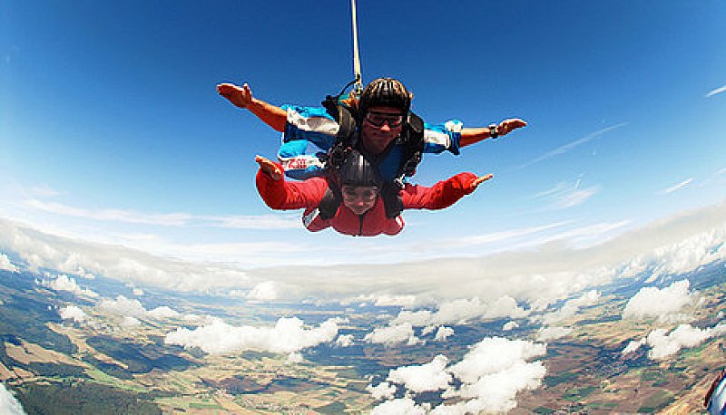 Im freien Fall durch die Wolken | Lokale Nachrichten aus Augustdorf - LZ.de