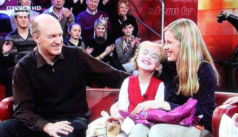 Siamesicher Zwilling Lea aus Lemgo lacht bei Stern-TV | Lokale ...