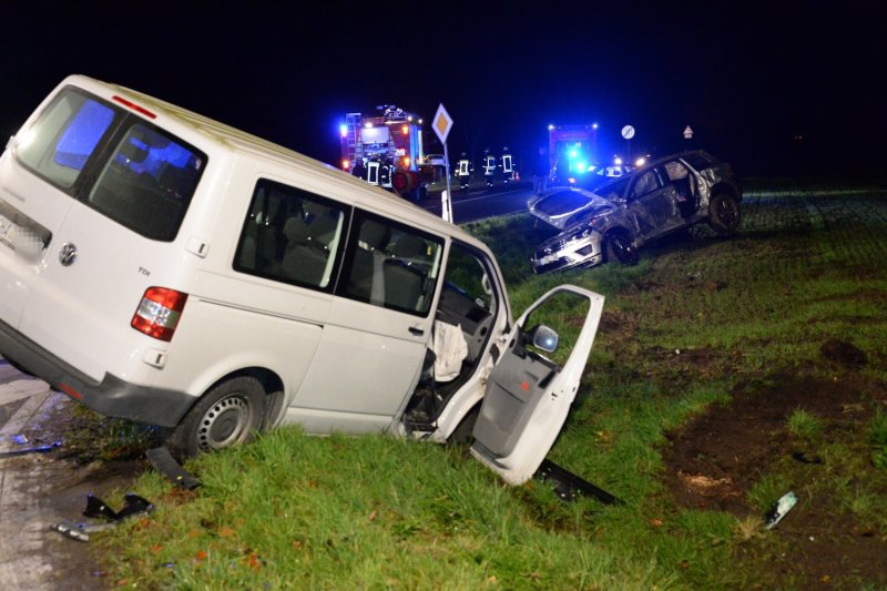Unfall in Langenberg: VW überschlägt sich, Wagen des Unfallverursachers landet im Graben ...