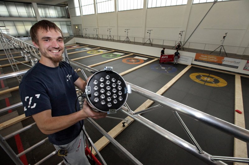 Hangar 21 wird erneut zur Eisstock-Arena | Lokale Nachrichten aus ...