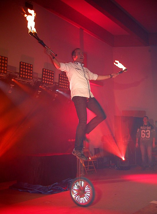 Aktionskünstler Mr. Joy begeistert das Publikum | Lokale Nachrichten ...